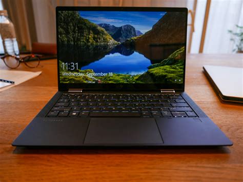 Hands On Hp Elite Dragonfly Convertible Laptop Weighs Under 1kg