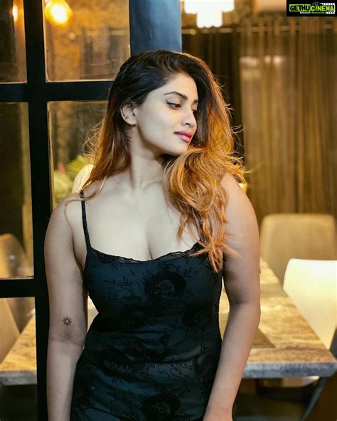 Actress Shivani Narayanan Hd Photos And Wallpapers August 2022 Gethu