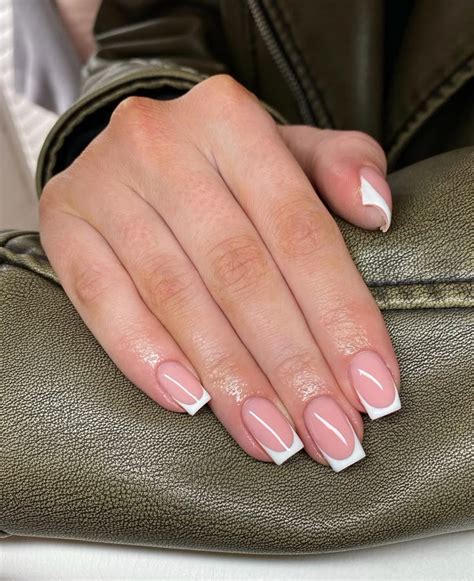 25 uñas francesas tendencia en 2025 y aún no has probado French