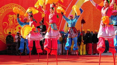 A început cea mai mare migrație umană Chinezii se întorc acasă de Anul Nou Știrile ProTV
