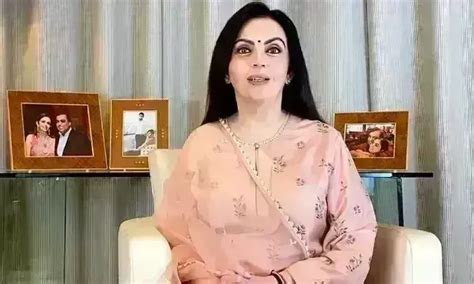 नीता अंबानी ने रिलायंस इंडस्ट्रीज से दिया इस्तीफा अब आकाश ईशा अनंत को