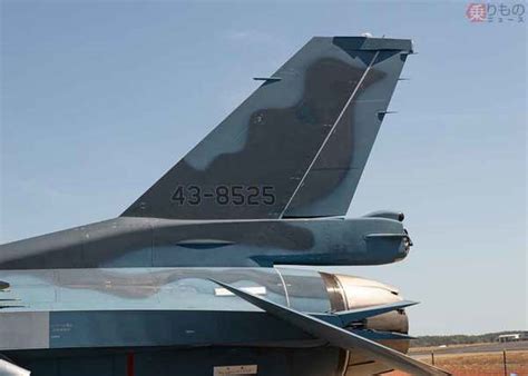 画像ギャラリー オーストラリア人「ミツビシ・ファイター」に興味津々？ 青い日本の戦闘機f 2 空自隊員が質問攻め 乗りものニュース