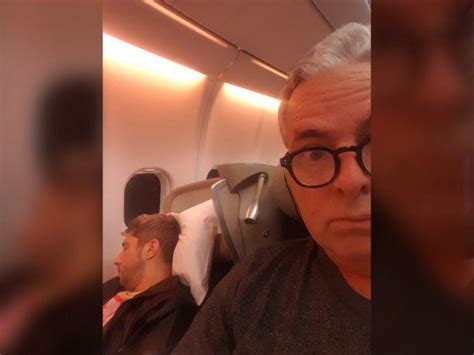 Habló el hombre que le sacó la foto a Jey Mammón en el avión qué dijo