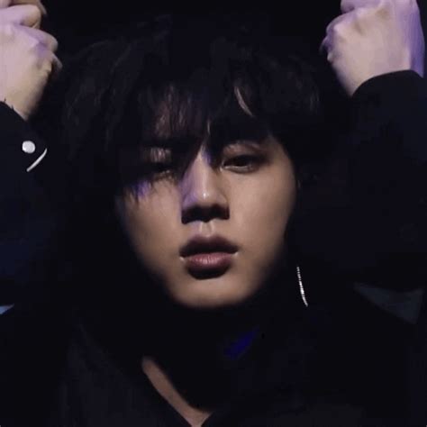 Bts 커뮤니티 포스트 2018年の今日 11月7日 私の大好きな曲 Fake Love リリース• ¨ • ¸¸♬︎ Jinくんの