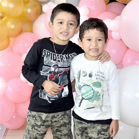 Daniela Festeja Con Minnie