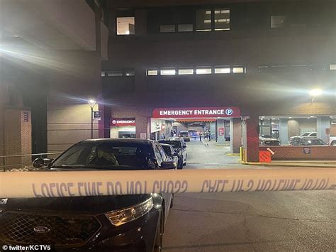 Three Kansas City Police Officers Shot During A Standoff Daily Mail