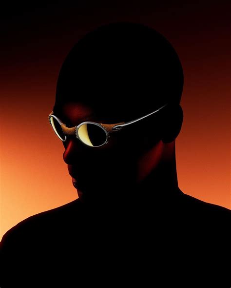 Oakley Are Bringing Back Brad Pitts ‘fight Club Sunglasses Mille World