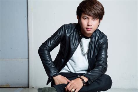 ស្ងាត់ៗ កែវ វាសនា បញ្ចេញ ស្នាដៃ និពន្ធ ដោយ ខ្លួន ឯង បង្ហាញ ពី វាសនាមនុស្ស ខុសគ្នា រស់ ក្រោម មេឃ