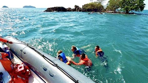Six Tourists Rescued Safely After Kayak Accident Pattaya One News