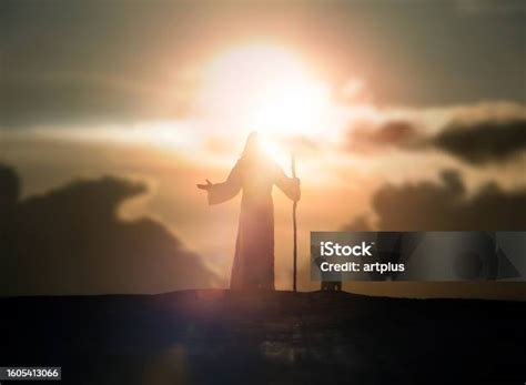 พระเมษบาลพระเยซูคริสต์ทรงนําฝูงแกะและอธิษฐานต่อพระยะโฮวาพระเจ้าและดวงอาทิตย์ที่สว่างไ ภาพสต็อก