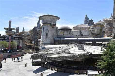 ディズニーランド、『スター・ウォーズ』新エリアの完成度が高すぎてヤバイ フロントロウ 海外セレブ情報を発信