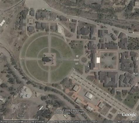 Lugares Interesantes Google Earth Y Google Maps Monumento A La Mitad