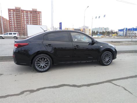 Черный КИА РИО на дисках 17 диаметра | фото KIA Rio