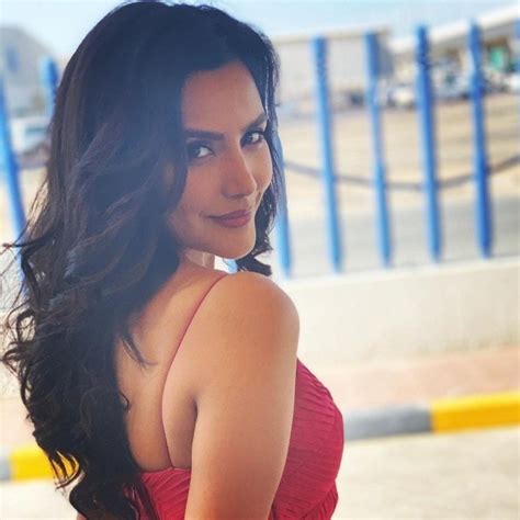 Priya Anand Aka Actress Priya Anand Photos Stills And Images