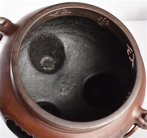 こちらで 茶道具 釜師 角谷莎村作 鬼面切合釜 鉄釜 風炉 共箱 D R4868C があります