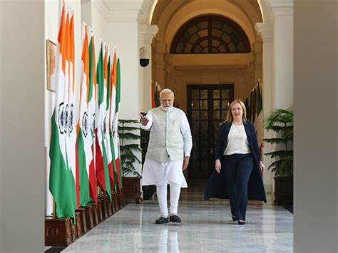 Pm Modi Meets Italian Counterpart Giorgia Meloni At Delhis Hyderabad