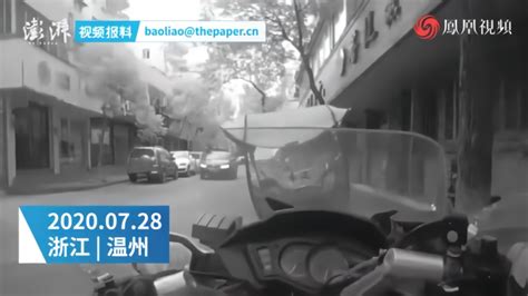 违停女司机自贴“罚单”想躲避处罚，交警：你贴反了凤凰网视频凤凰网