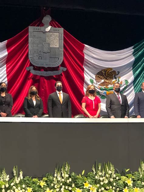 Samuel García modificó el escudo de NL en el primer día de su gestión