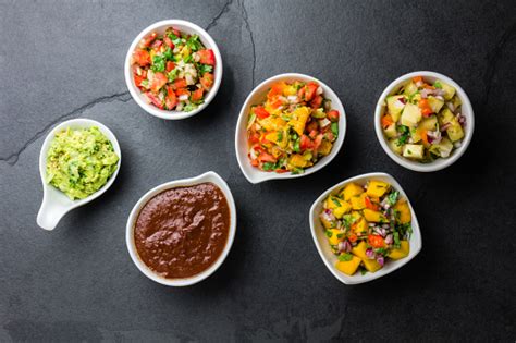 전통적인 유명한 멕시코 소스 초콜릿 칠리 두더지 Poblano 피코 드 Gallo 아보카도 아보카도 소스 살사 Bandera