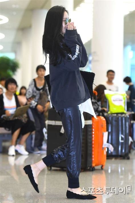 St포토 손나은 시선 강탈