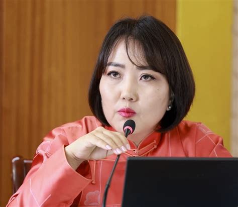 Lives Төдэй Д Үүрийнтуяа Хүүхдээ гурван нас хүртэл сард 50 мянган төгрөг аваад гэртээ