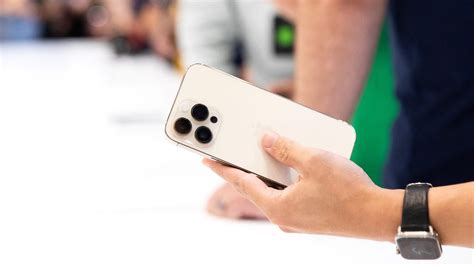 IPhone 14 Pro Max Users Experiencing Loud Uncontrollable Camera