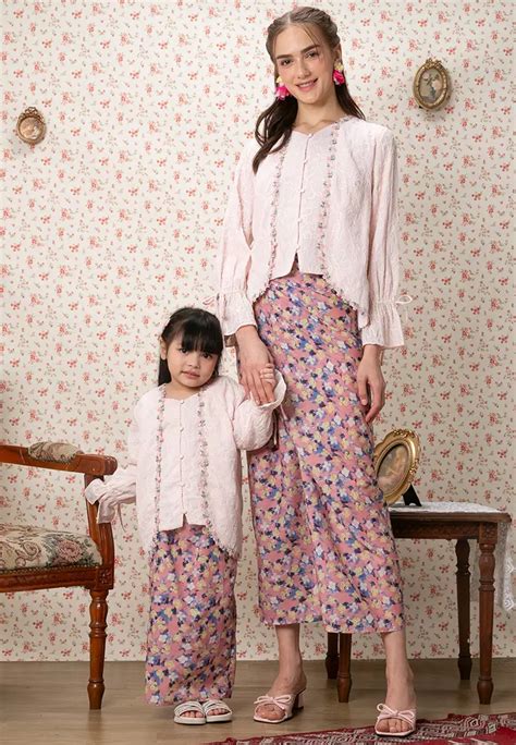 Buy Lubna Darisa Kebaya With Pareo Skirt Set Online Zalora Malaysia