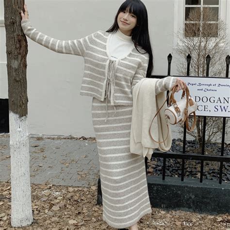 코디세트스트라이프 가디건스트라이프 니트 롱스커트 투피스 세트 Oc124327e