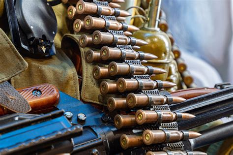 탄약 배경에 기관총 테이프 Ak 47 소총에 대한 스톡 사진 및 기타 이미지 Ak 47 소총 Ak 74 소총