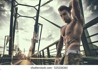 28 Tausend Junge Nackt Lizenzfreie Bilder Stockfotos Und Aufnahmen