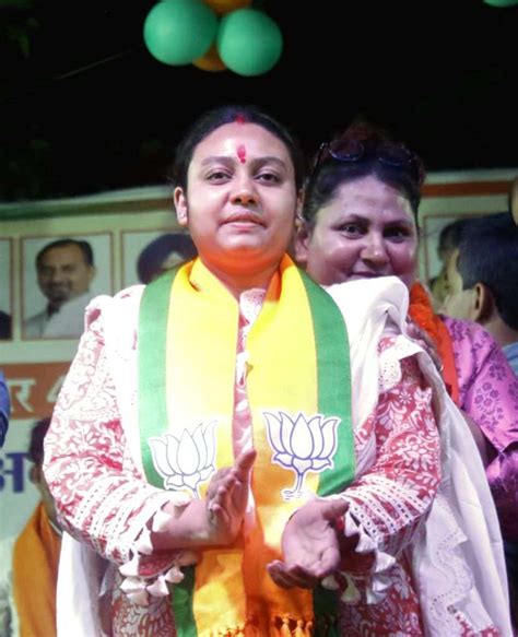 Wife Of Bjp Candidate Manoj Tiwari Surabhi Tiwari Campaigns For The