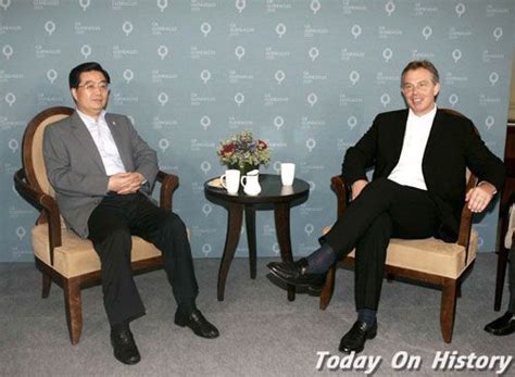 2001年10月29日胡锦涛与英国首相布莱尔举行会谈 历史上的今天