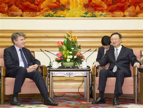 杨洁篪会见法国国际关系研究院院长德蒙布里亚尔 国务委员杨洁篪 中国政府网