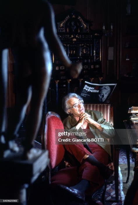 Lécrivain Français Roger Peyrefitte Chez Lui à Paris En Avril 1970 News Photo Getty Images