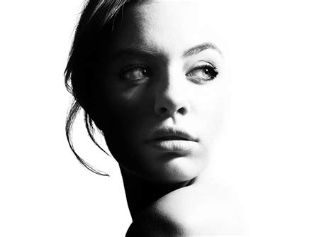 7 Most Common Break Up Stages Every Girl Goes Through
