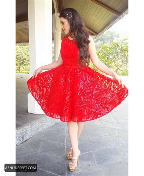 Simran Dhanwani Feet Aznudefeet