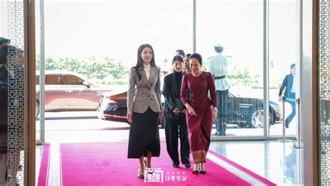 김건희 여사 잠행 153일만에 공식행사 등장캄보디아 총리 부부와 오찬 인터넷뉴스 신문고