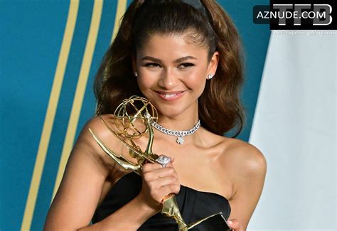 Zendaya Sexy Seen Flaunting Her Stunning Figure In A Black Dress At The