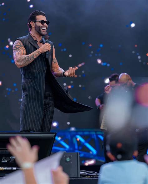 Gusttavo Lima escolhe carrão em loja ajuda dos filhos Sua Música