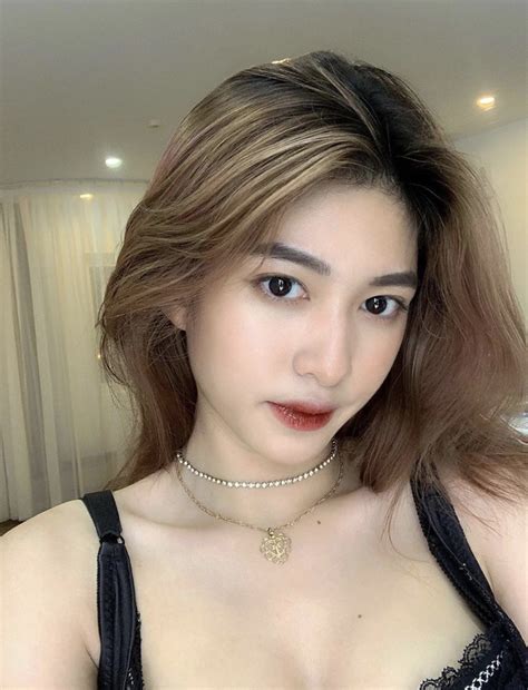 潮味漸濃！越南網紅正妹「nruburn」從清純轉暗黑，露出白嫩「側乳」真的學壞了 Cupsdaily