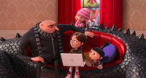 Miranda Cosgrove Reprises Brainy Margo In Despicable Me 2 4 Photos
