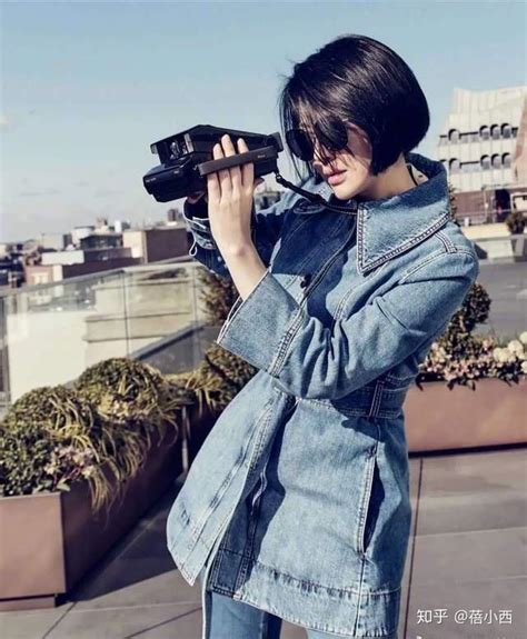 许晴真是“逆龄”的楷模，一身牛仔私服打扮像少女，看不出51岁 知乎