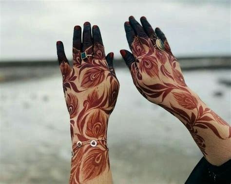 6 Simple And Beautiful Mor Pankh Mehndi Designs For Janmashtami 2024