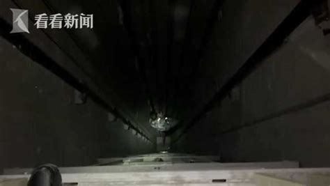 男搭電梯踩空「30樓墜8樓」 靠「驚人臂力」緊抓鋼索保命 國際 Ctwant