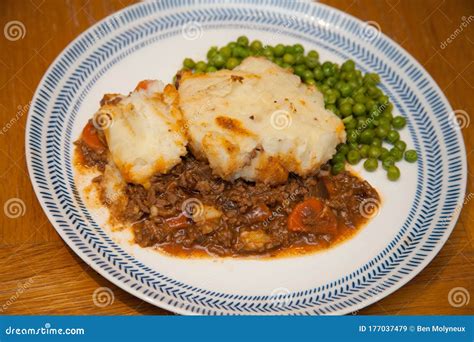 Cottage Pie With Peas On A Plate Stock Image Image Of Delicious
