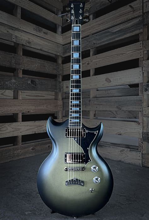 Dunable Minotaur Aged Silverburst Reverb