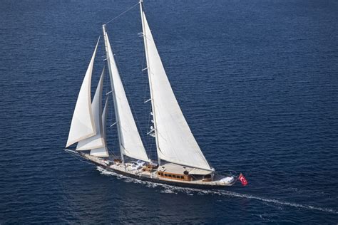 James Bonds 183 Foot Skyfall Superyacht Comes With Jet Skis And A