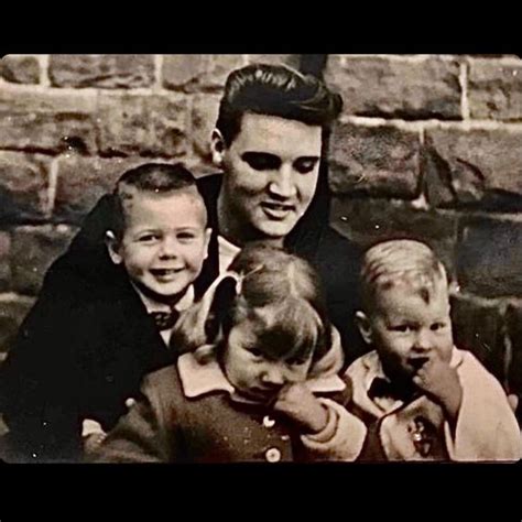 Pin By Tracy Thomas On Elvis Elvis Presley Pictures Elvis Presley Elvis