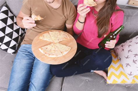 Premium Photo Couple Drinking Beer And Eating Pizza