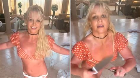 Britney Spears Sticks With Knife Content ThBlog
